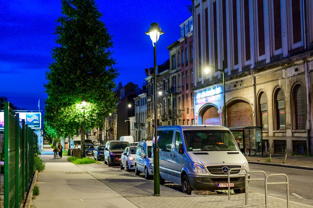 Brussels' first intelligent cycle path arrives in Molenbeek-Saint-Jean ...